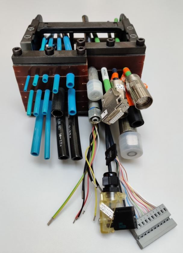 Hydraulic hoses in the energy chain - igus Blog