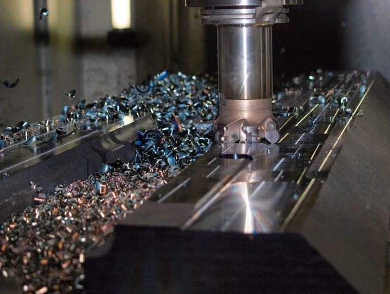 Plastic energy chains ward off 850°C hot swarf in machine tools - igus Blog