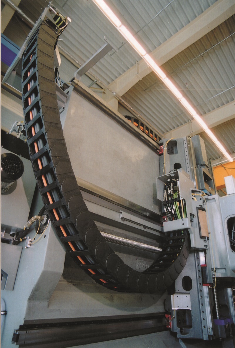 Hanging installation of energy chains in machine tools - igus Blog