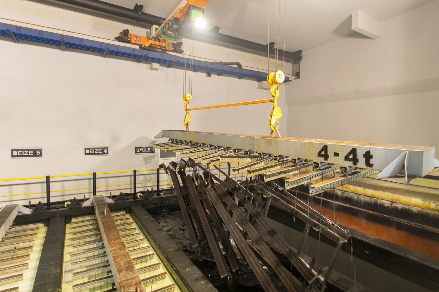 Chemical-resistant energy chain systems for indoor cranes - igus Blog