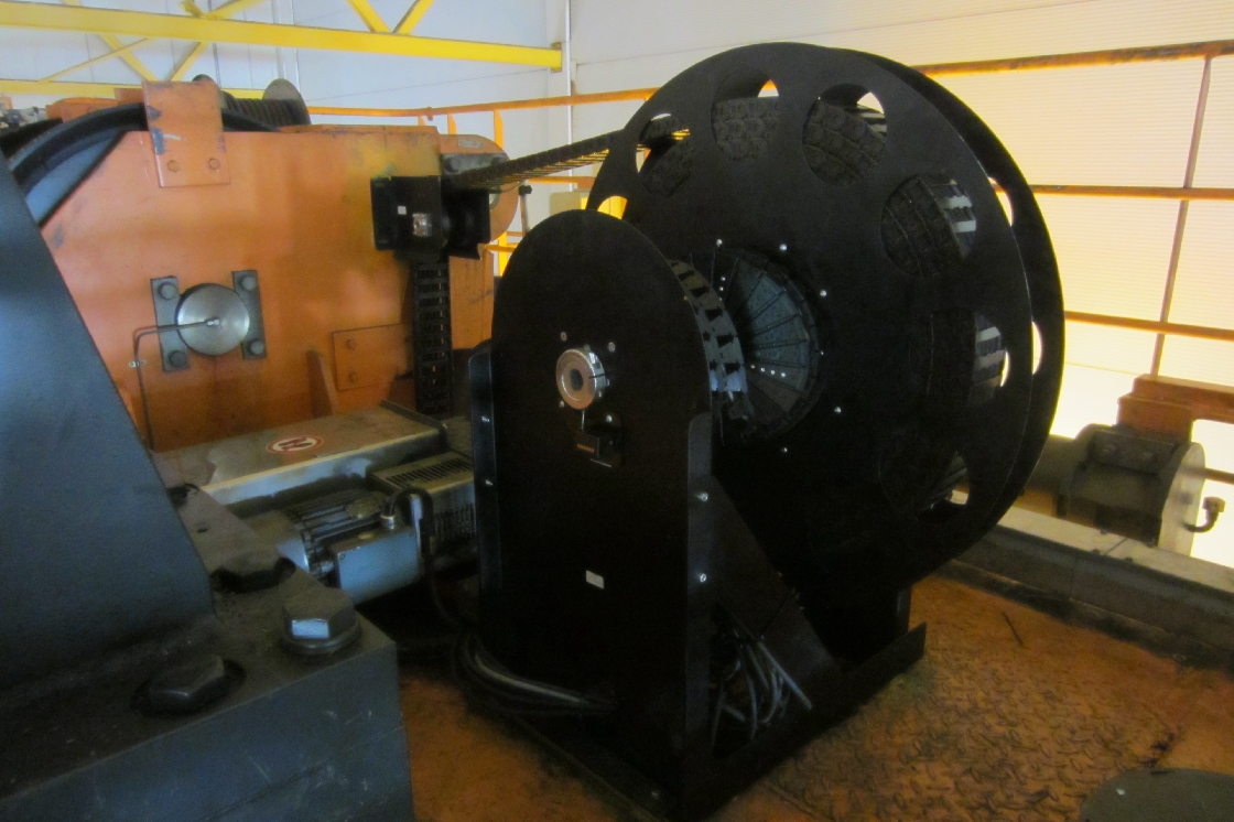 e-spool – the alternative to the cable drum on an indoor crane - igus Blog