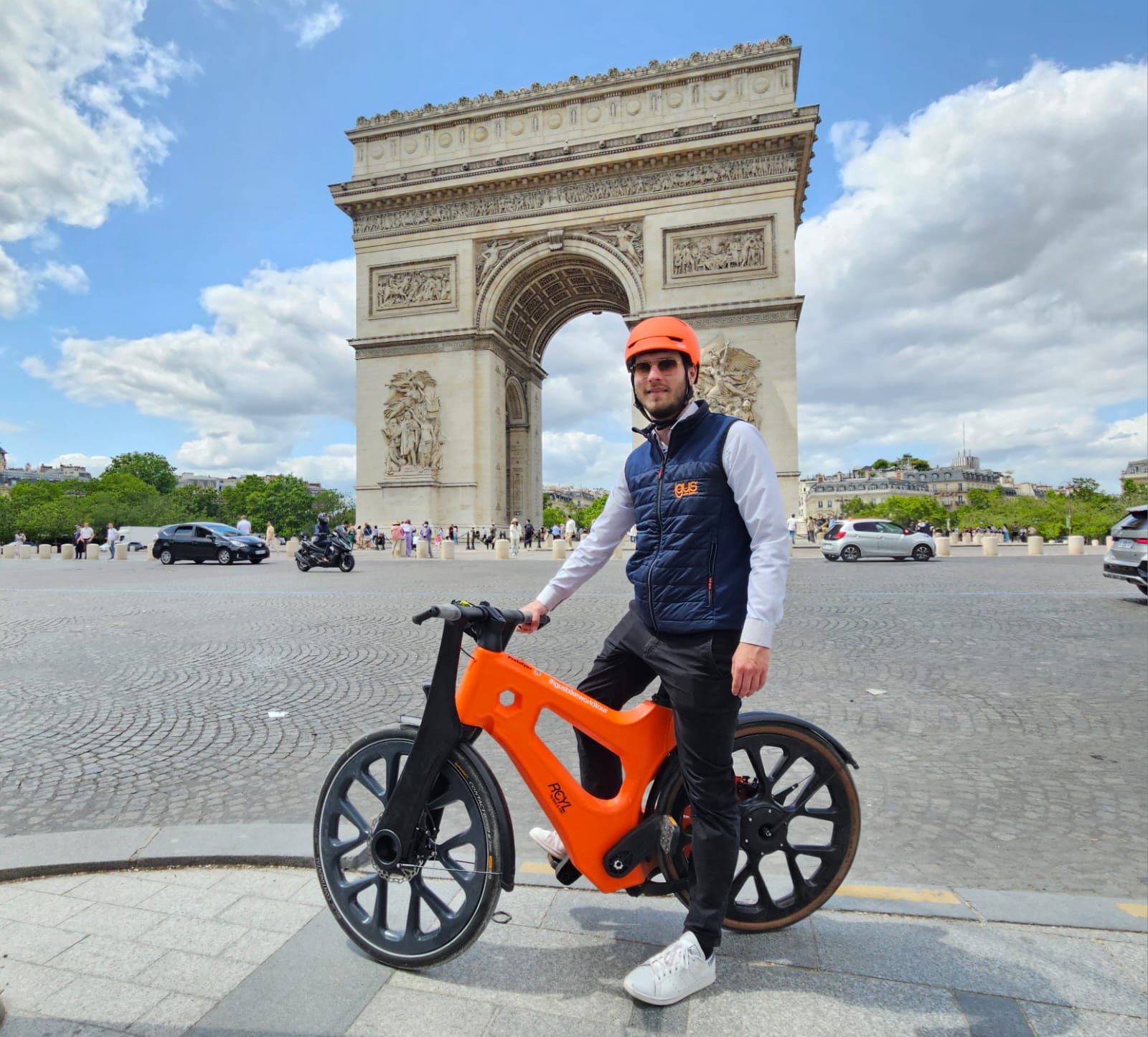 igus:bike world tour – Let’s start in the heart of Paris